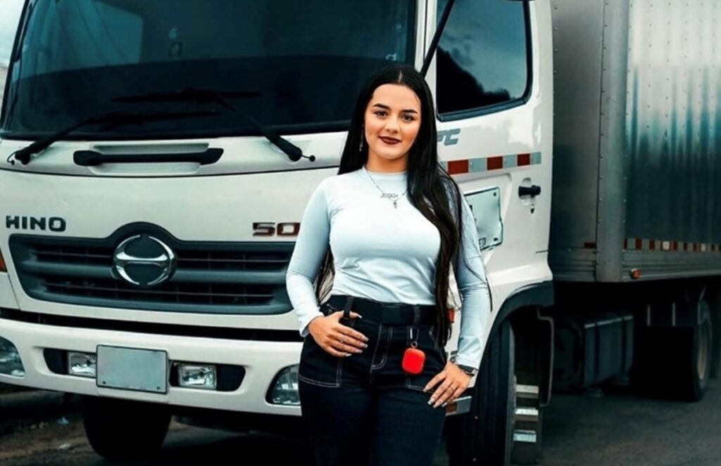 Daniela Sepúlveda, la joven camionera que rompe estereotipos
